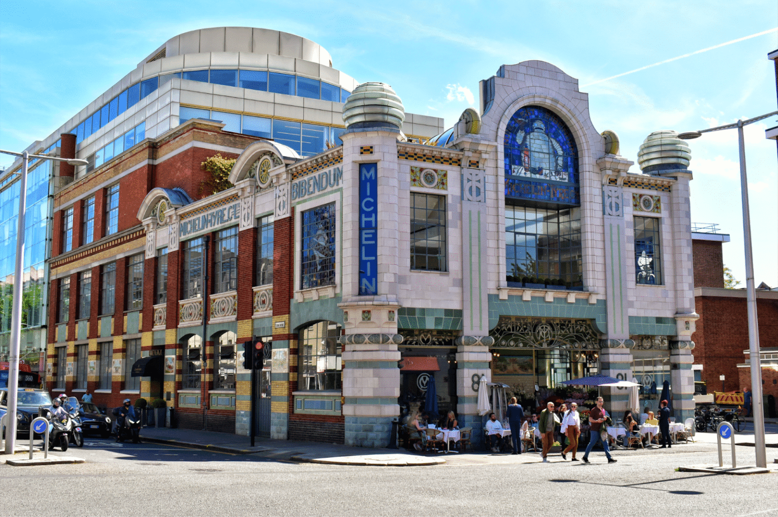 London’s Brompton Cross undergoes elegant transformation