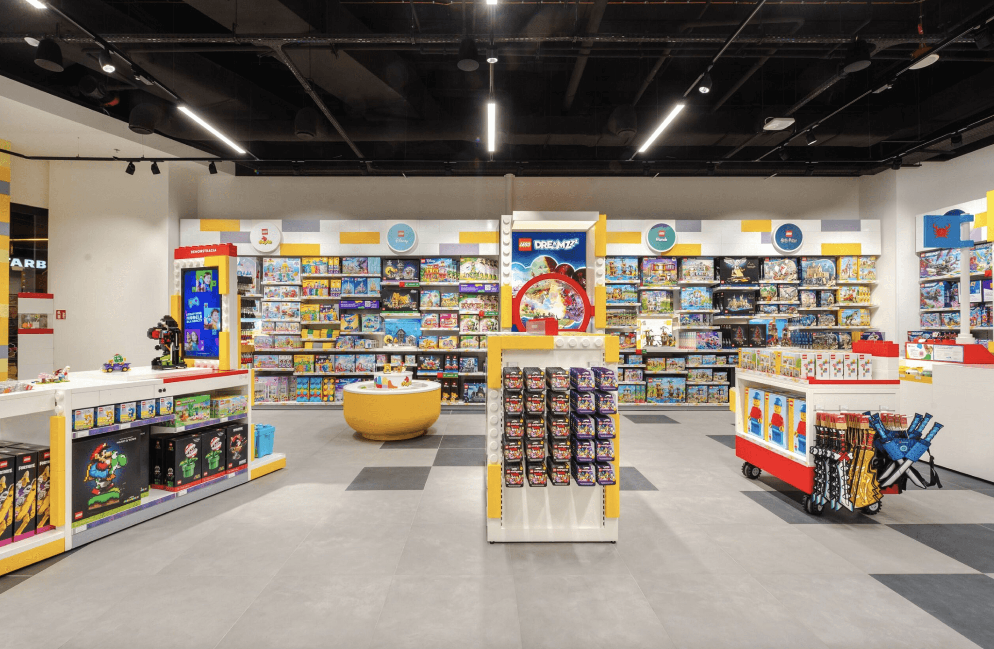 The LEGO Group announces first Essex Store opening at Lakeside Shopping ...